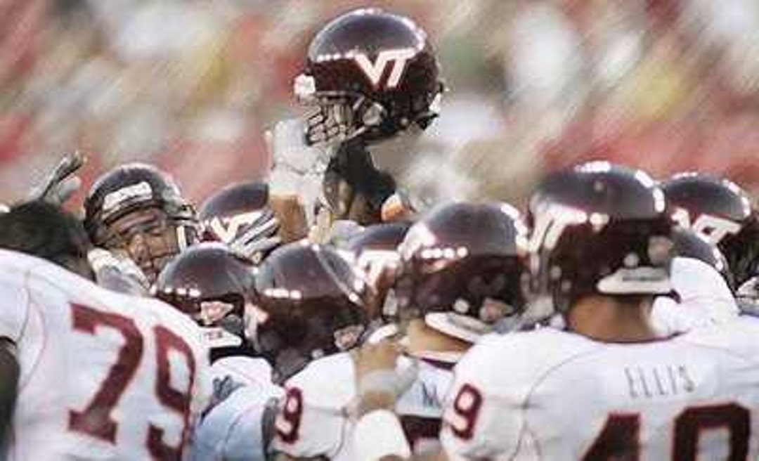 Great Virginia Tech Football Team Huddle Art Lithograph - Etsy