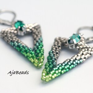 Beading Tutorial - Triangle With an Embedded Navette - Pendant/earrings ...