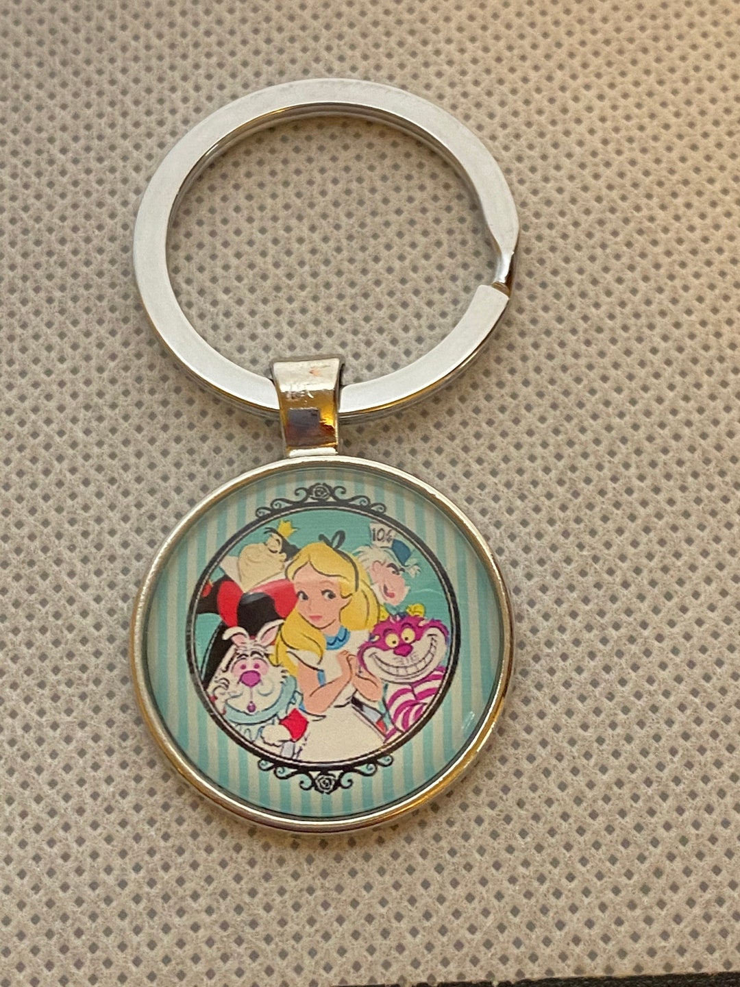 ALICE IN WONDERLAND Keychain Keyring Disney Gift - Etsy