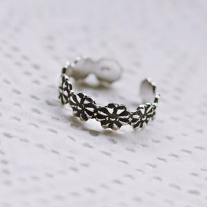 Daisy Toe Ring, Sterling Silver Toe Ring, Midi Ring, Knuckle Ring ...