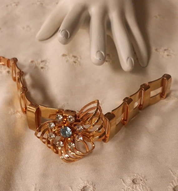 1950's Retro Stylized Gold Tone Blue and Clear Floral… - Gem