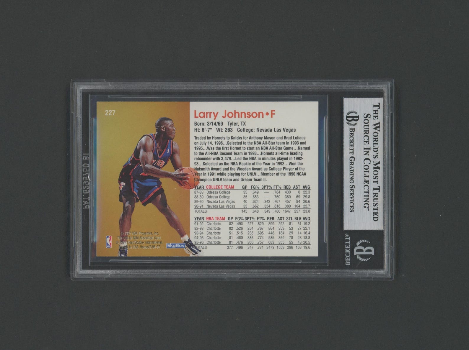 1996-97 HOOPS Larry Johnson #227 Beckett Certified Authenticated Auto ...