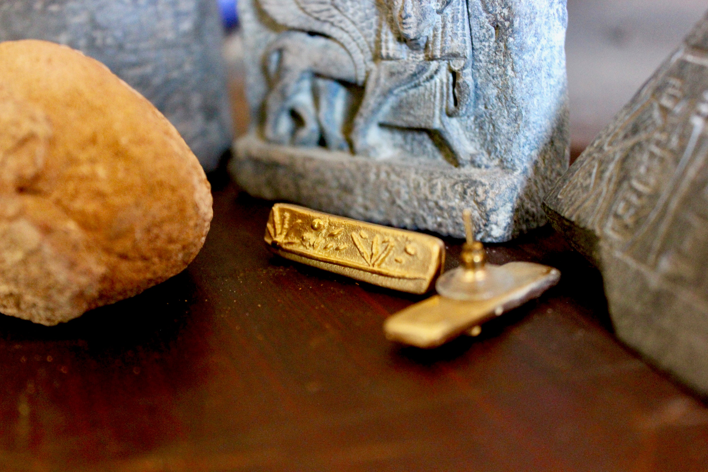 Old World Sumerian Gold Glyph Bar Earrings: Ancient - Etsy