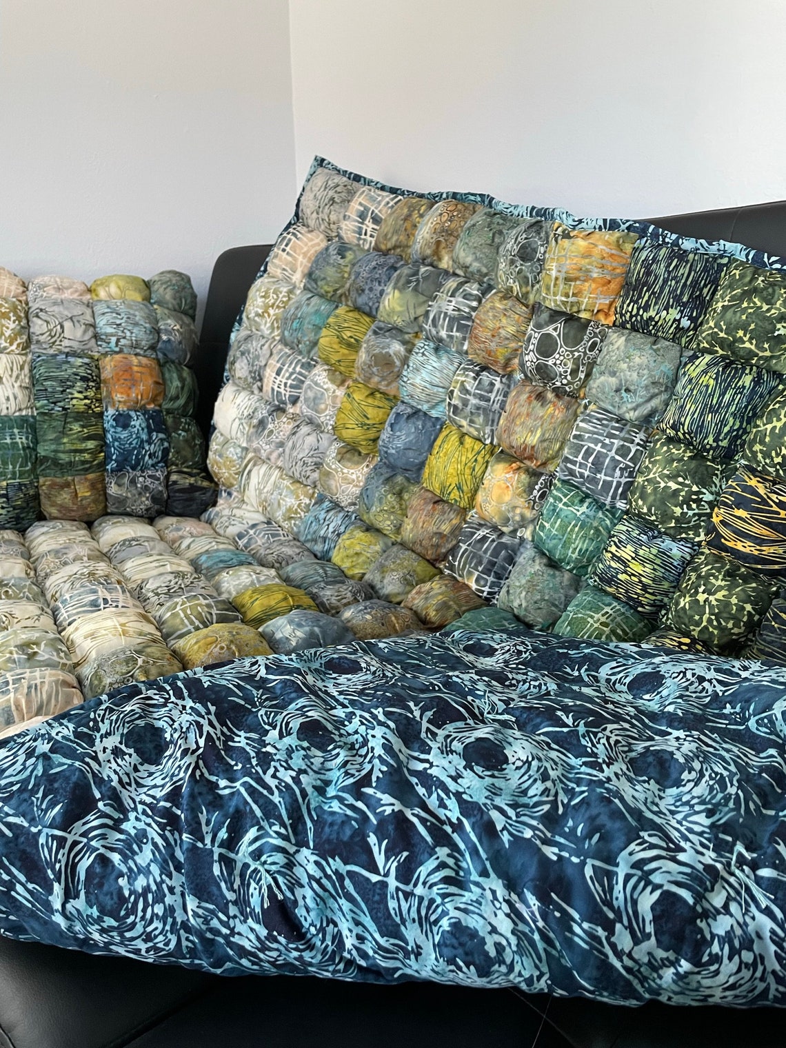 River Walk Puff Quilt and Cushion Batik Quilt, Stuffed With Fiberfill ...