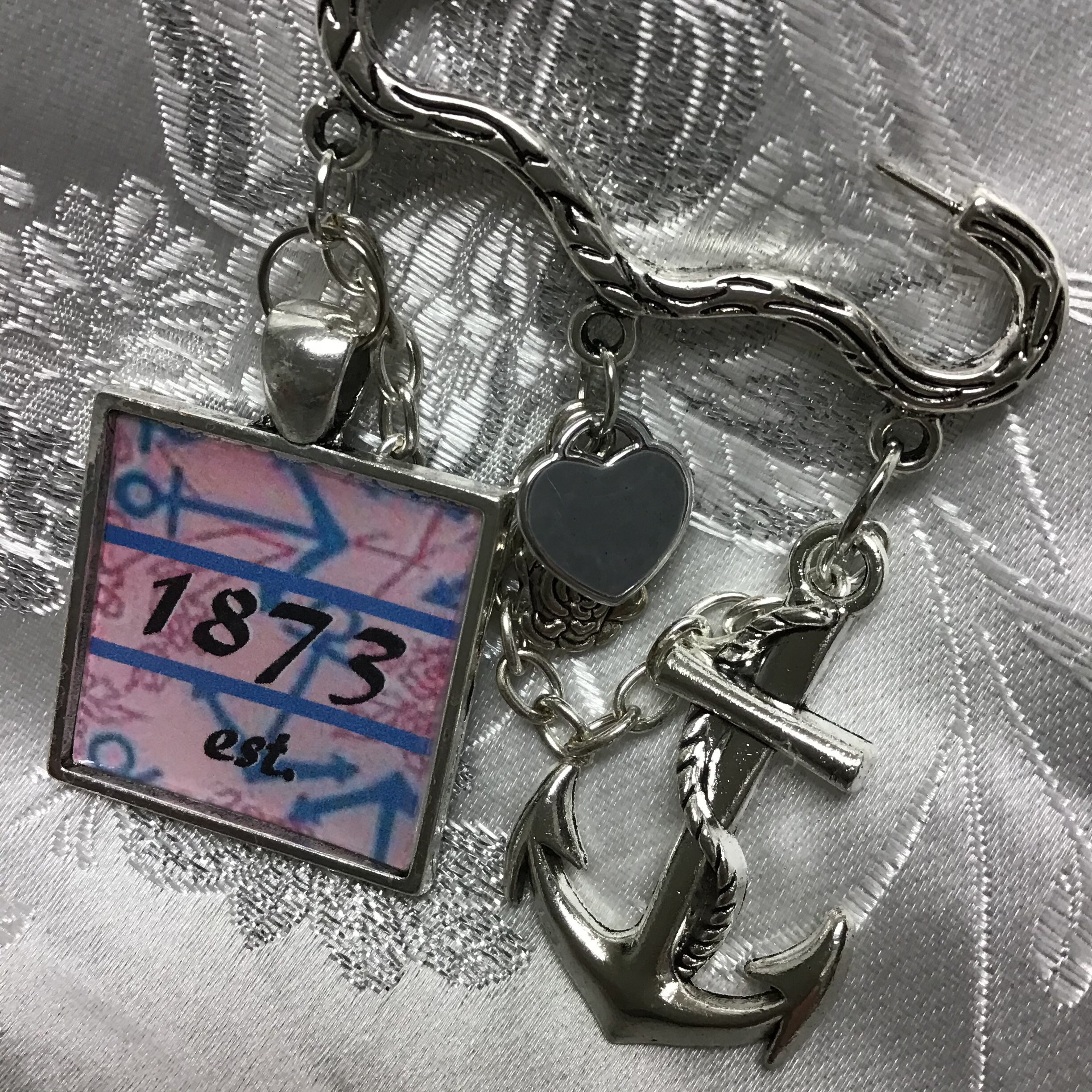 Broche broche. Charme de logo - Etsy France