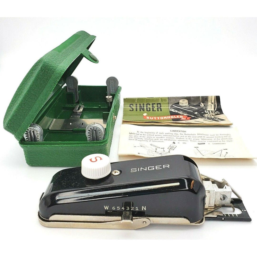 Singer Buttonholer Vintage in Case 160506 With Templates Instructions ...