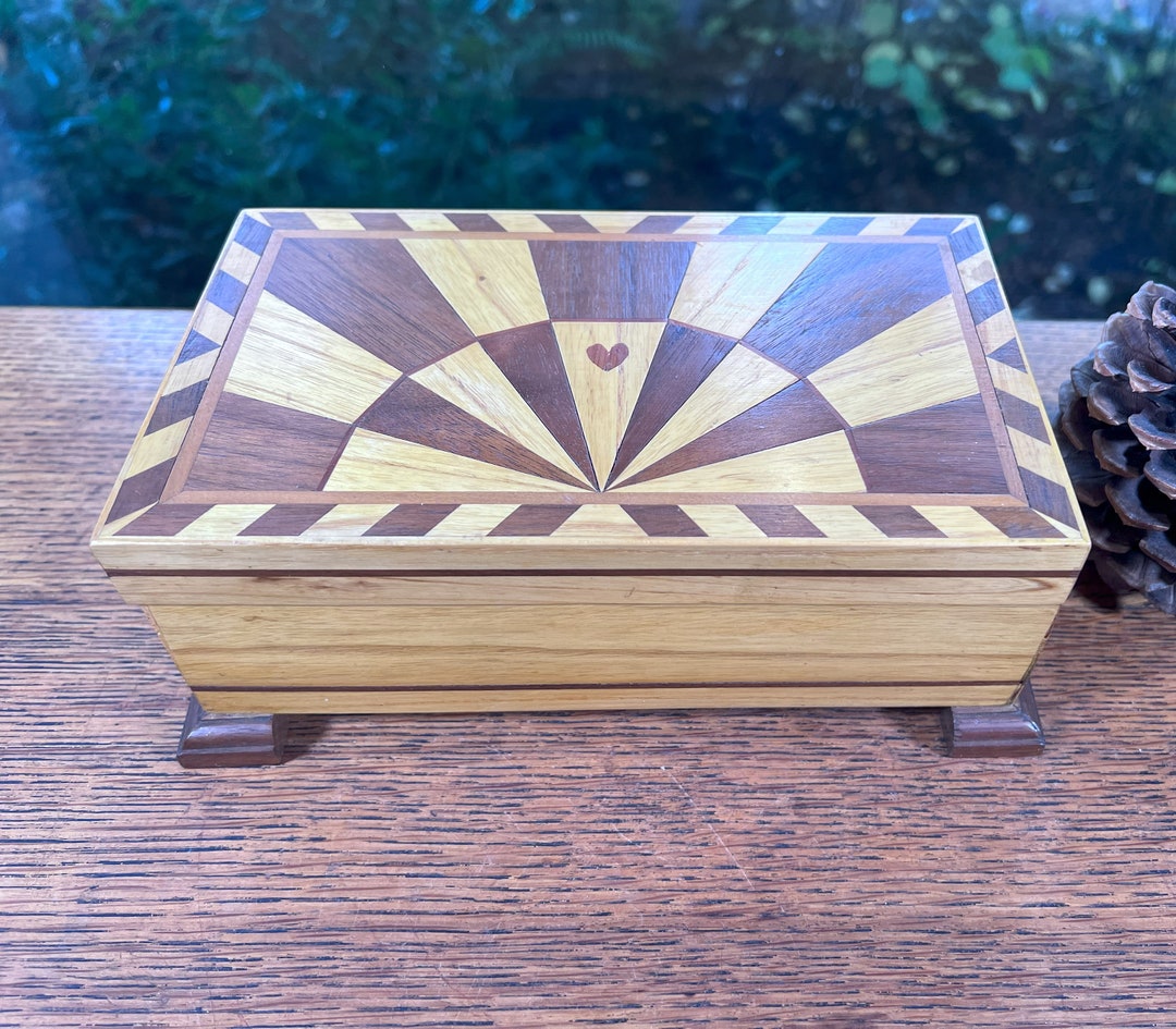 Wood Box With Marquetry Pattern ~ Handcrafted Light & Dark Wood Inlay ...