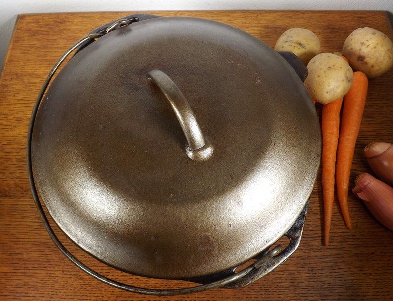 Lodge Dutch Oven/bail Handle 8 10 1/4 Round Roaster | Etsy