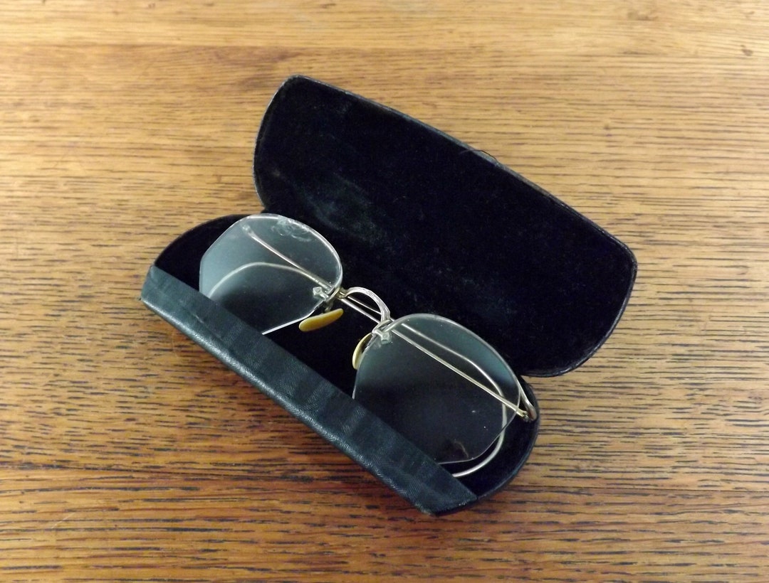 Wire Rim Eye Glases 12 K Gold Filled Velvet Lined Snap Closed Lid ...