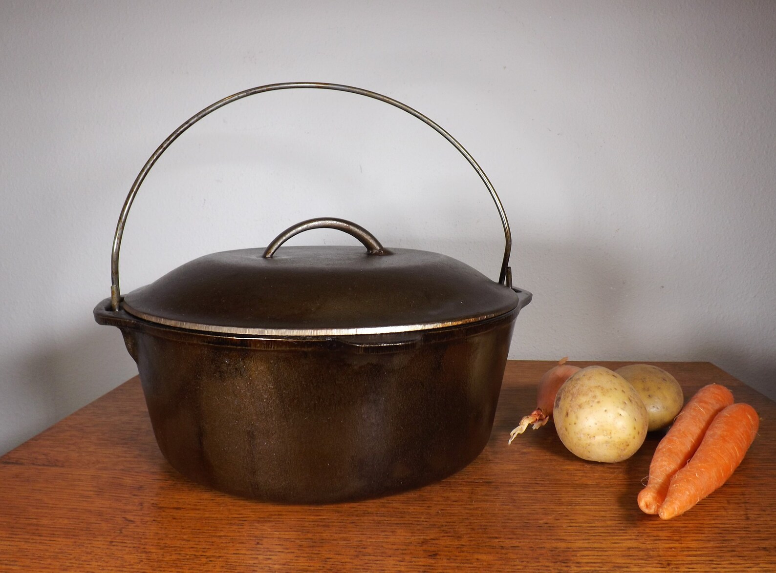 Lodge Dutch Oven/bail Handle 8 10 1/4 Round Roaster | Etsy