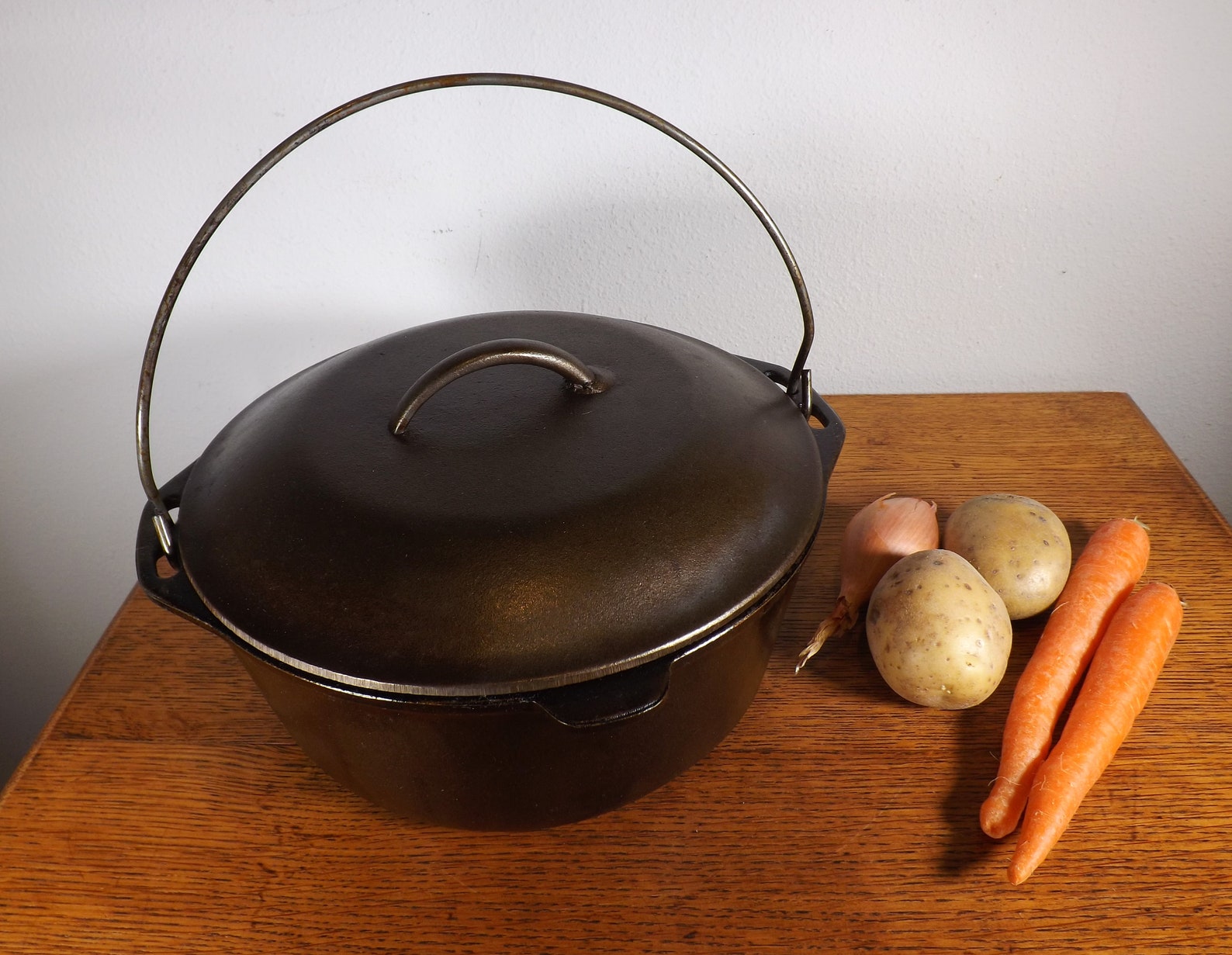 Lodge Dutch Oven/bail Handle 8 10 1/4 Round Roaster | Etsy