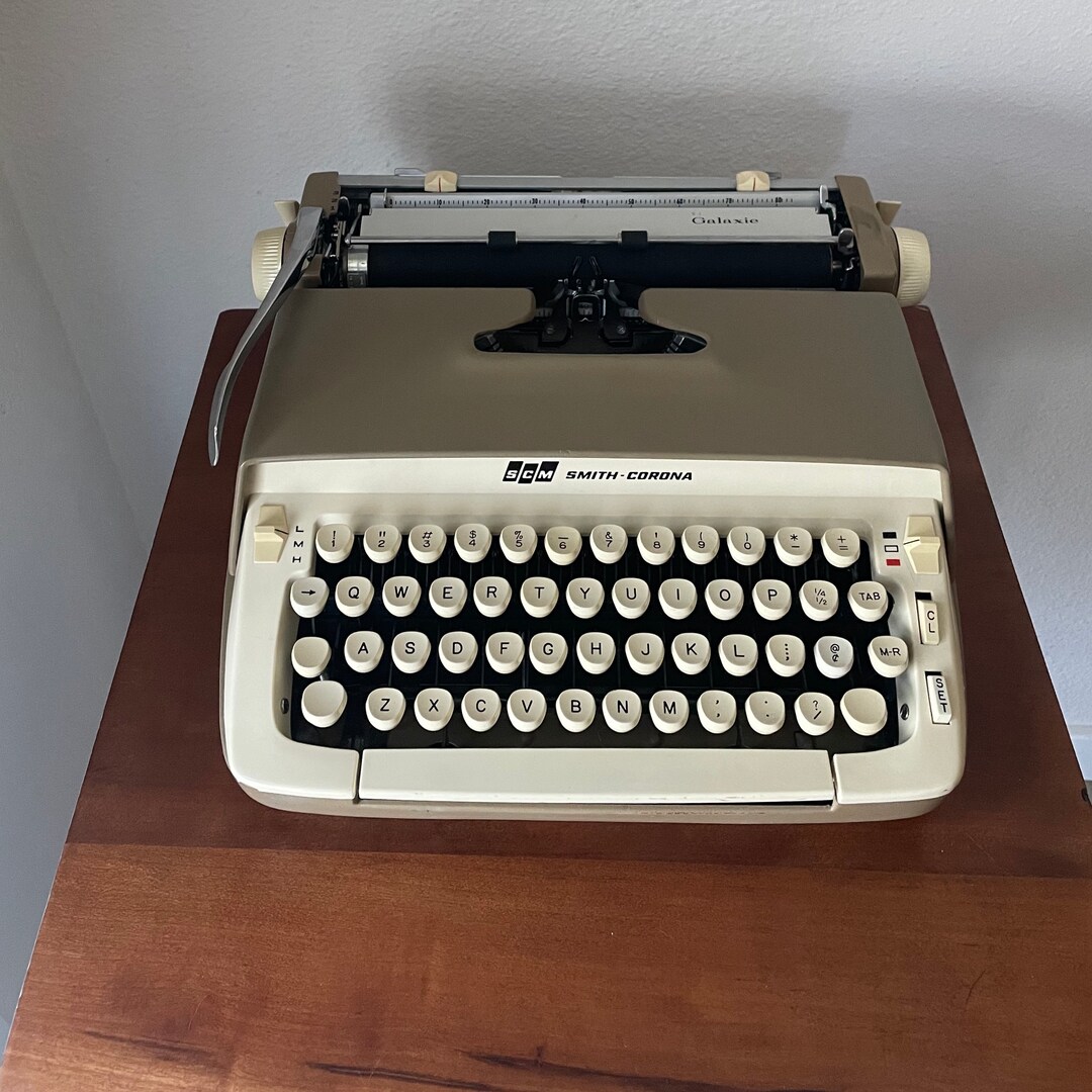 Smith Corona Typewriter Galaxie ~ Series 6T ~ 1964 ~ Sierra Tan ...