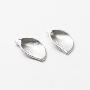 3065014 / Lily Leaf (small) / 16k Matt Gold Plated Brass Pendant 8mm X ...