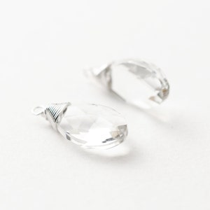 1044511 / Crystal / 16k Gold Plated Wire Loop Pendant 10mm X 18mm / 1g ...