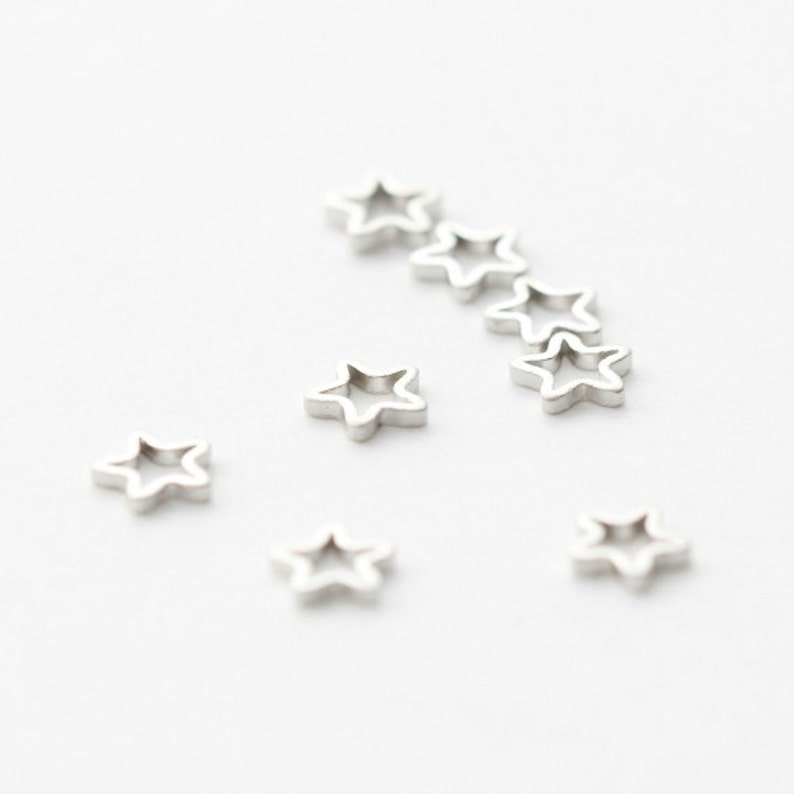 3248024 / Star Outline / 16k Matt Gold Plated Brass Pendant 5.3mm / 0 ...