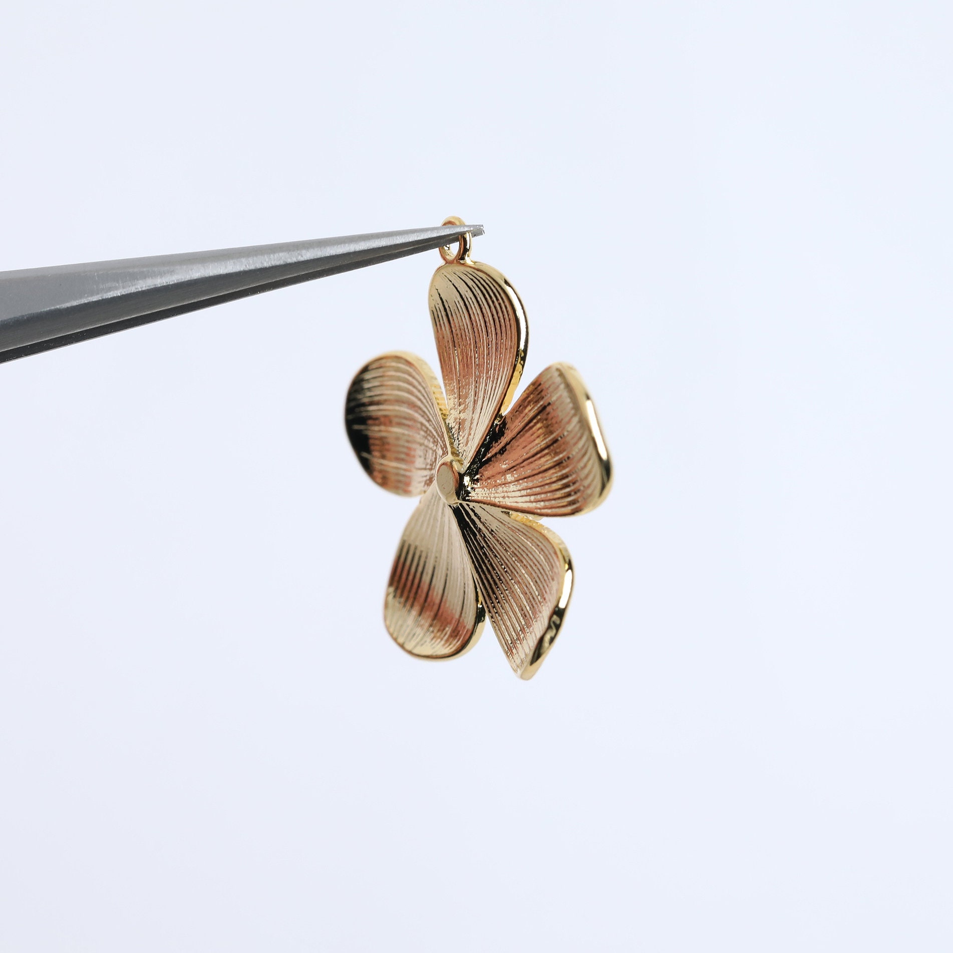 3725011 / Flower / 16k Gold Plated Brass Pendant 19.1mm X 20.4mm / 1.5g ...