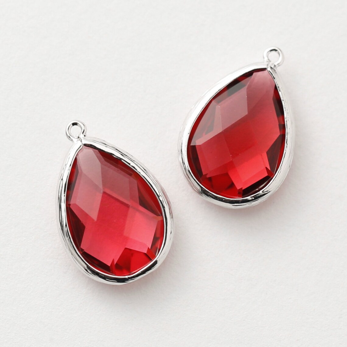 1067241 / Ruby / 16k Gold Plated Brass Framed Glass Pendant 15.4mm X 22 ...