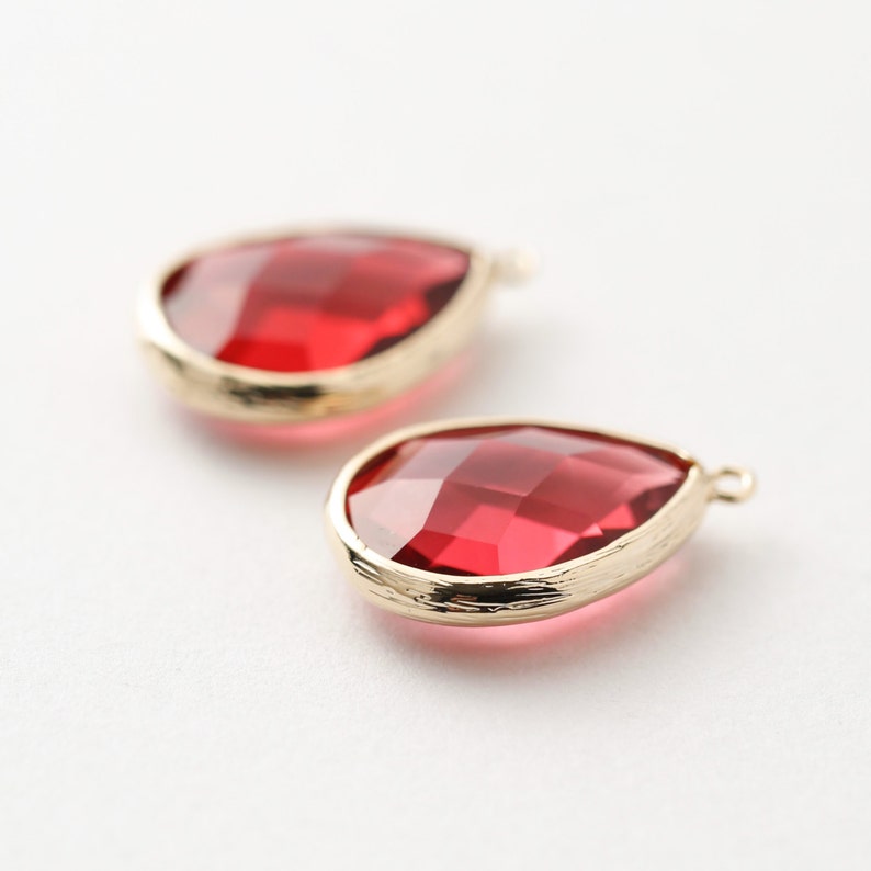 1067241 / Ruby / 16k Gold Plated Brass Framed Glass Pendant 15.4mm X 22 ...