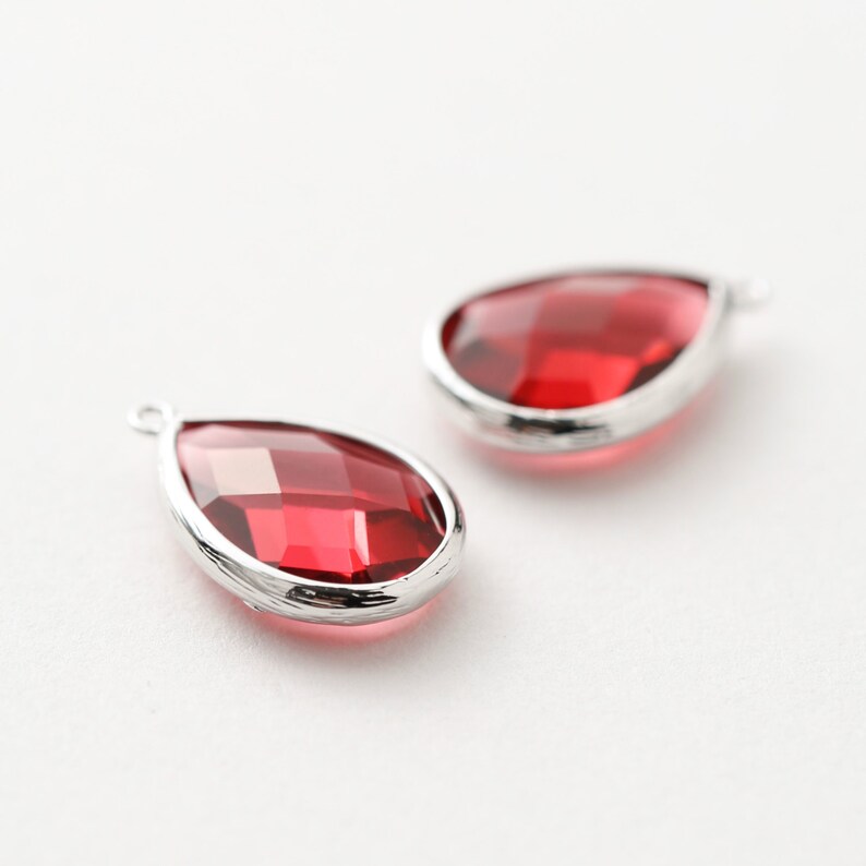 1067241 / Ruby / 16k Gold Plated Brass Framed Glass Pendant 15.4mm X 22 ...