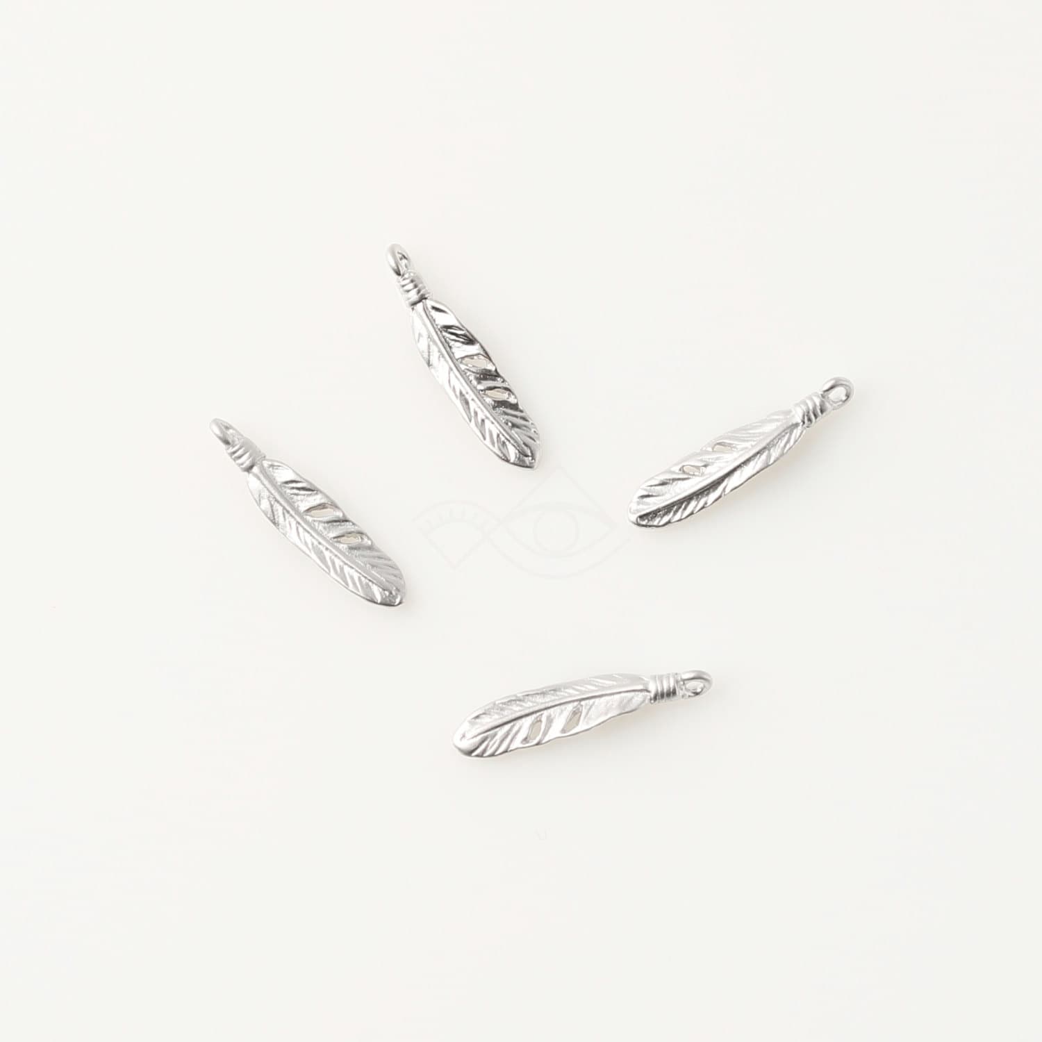 3411014 / Twisted Tiny Feather / 16k Matt Gold Plated Brass Pendant 3 ...