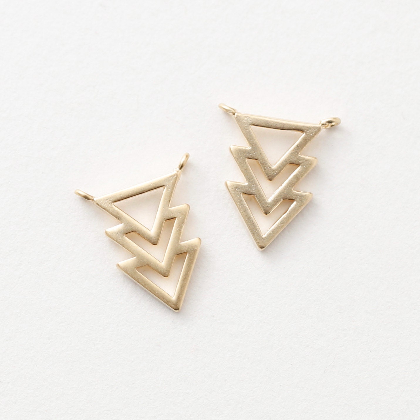 3130024 / Overlaped Inverted Triangles / 16k Matt Gold Plated - Etsy