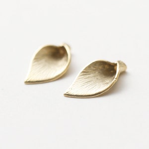 3065014 / Lily Leaf (small) / 16k Matt Gold Plated Brass Pendant 8mm X ...