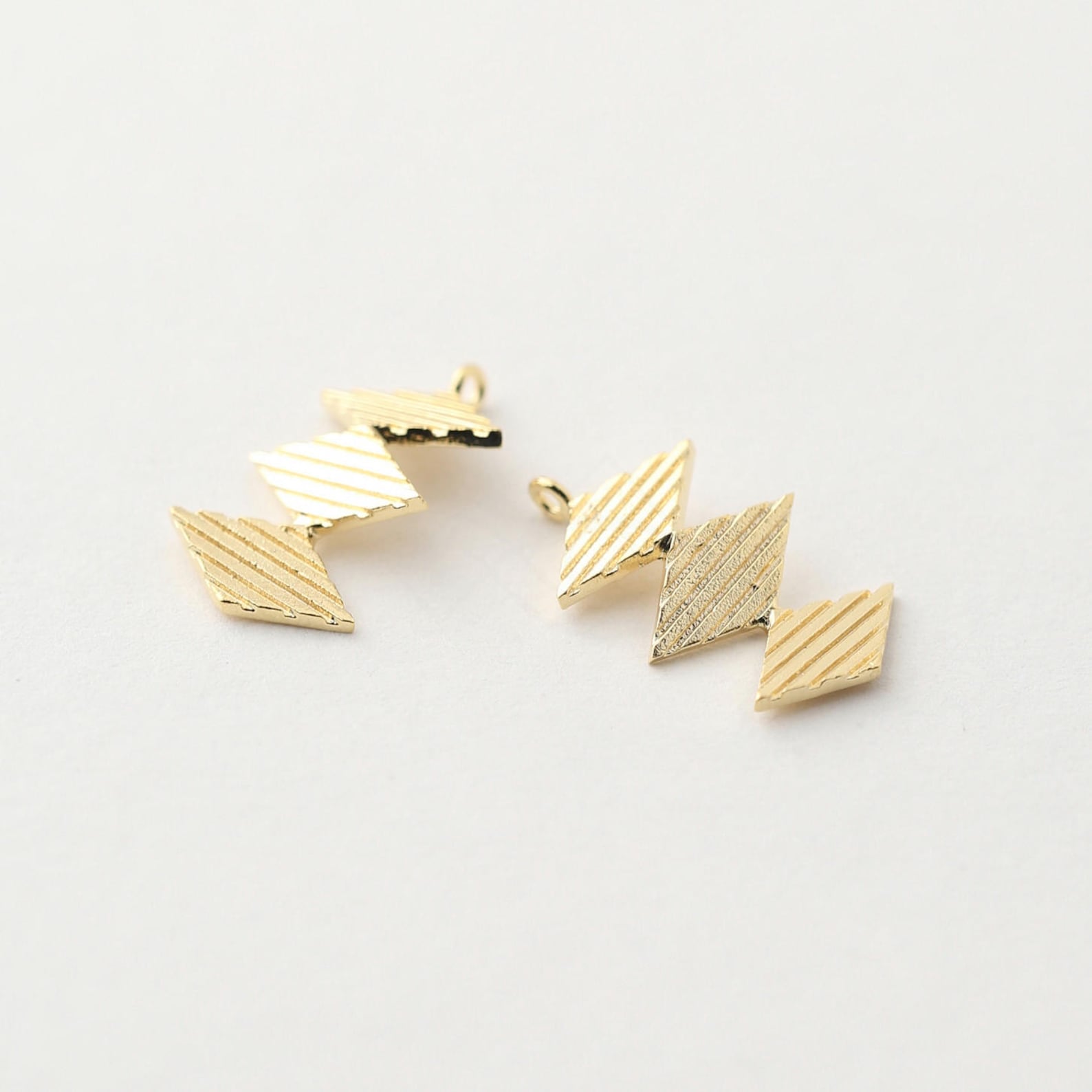 3439011 / Twisted Rhombus / 16k Gold Plated Brass 12.5mm X - Etsy