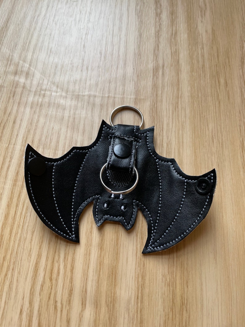 Vegan Leatherette Bat Key Holder, Spooky Kawaii Accessory - Etsy UK