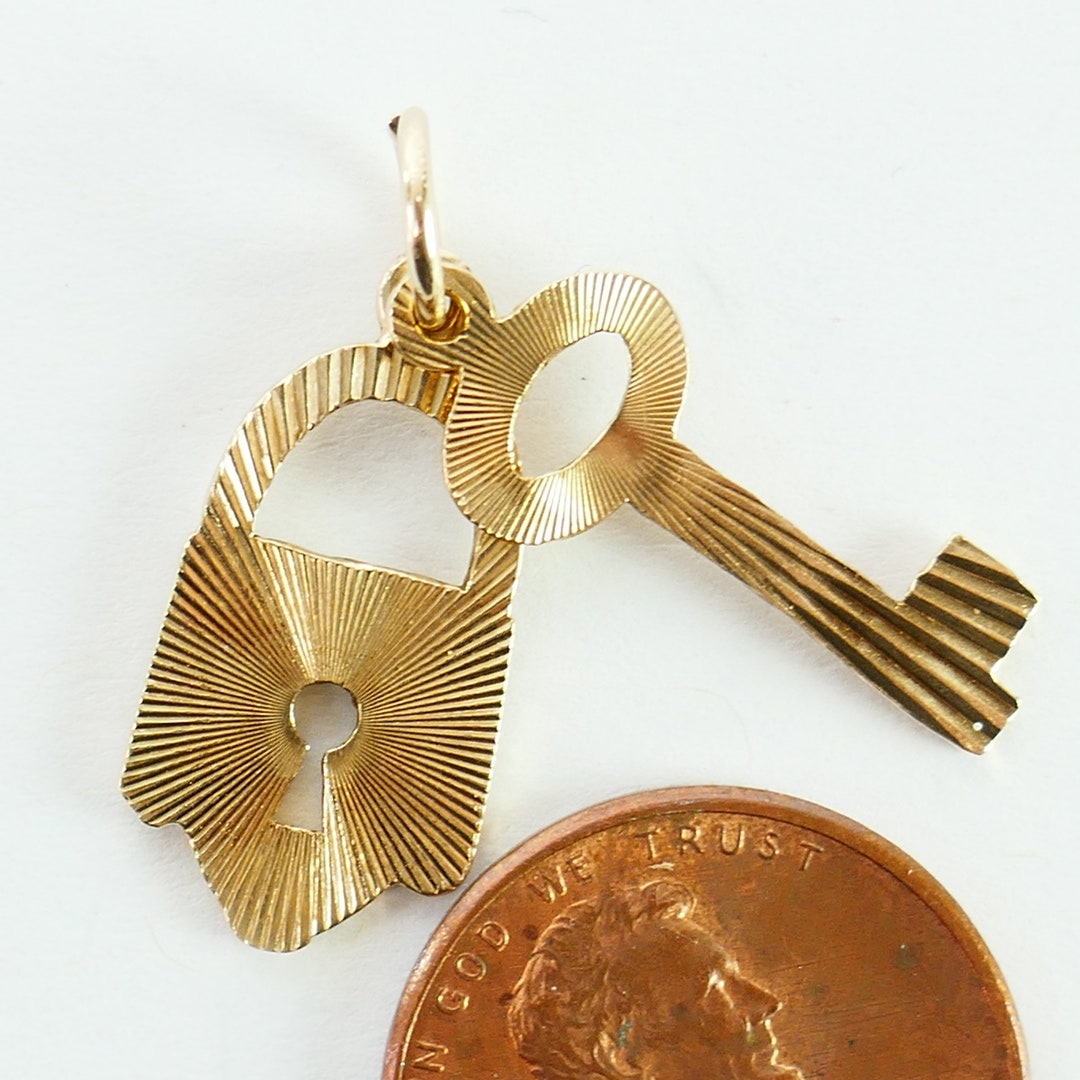 Vintage 10k Yellow Gold Padlock Skeleton Key Charm Pendant Lucky Jewel ...