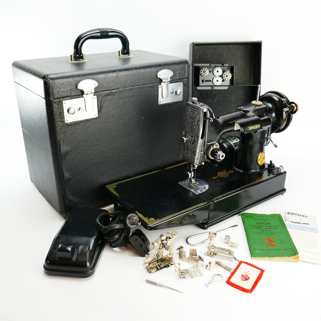 3# Vintage Singer 221 Featherweight - Sewing Machine in Case - Newly ...