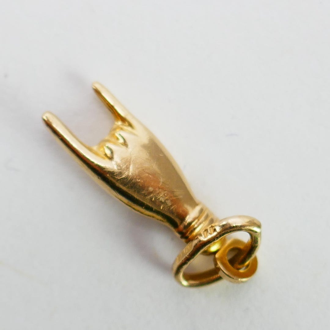 Vintage Hand Charm Mano Cornuto 10K Yellow Gold Good Luck Sign Pendant ...