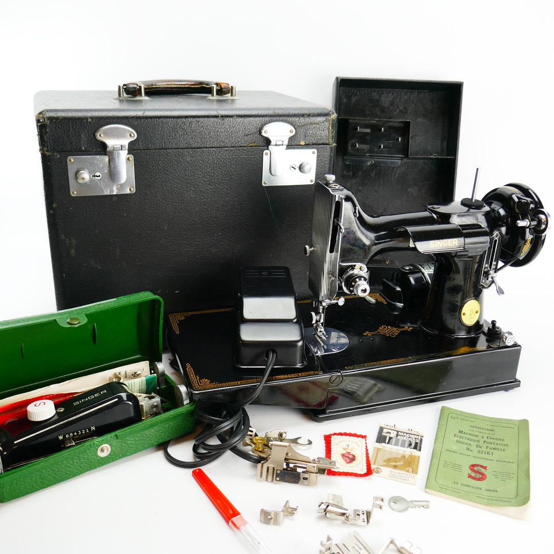 4# Vintage Singer 221 Featherweight - Sewing Machine in Case - Newly ...