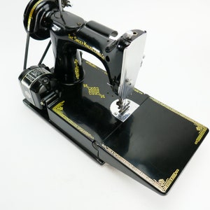 12 Vintage Singer 221 Featherweight Sewing Machine and Case Newly ...