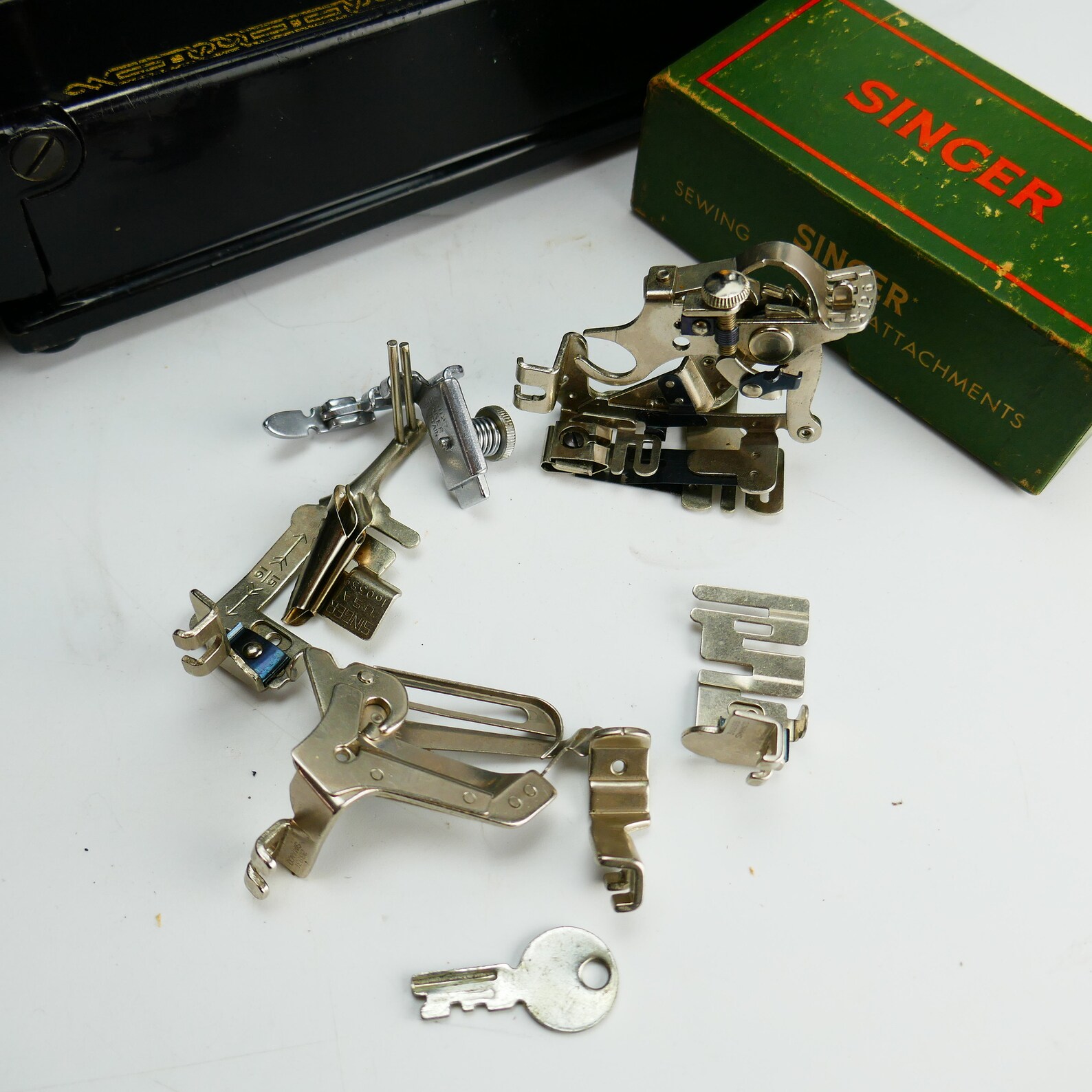 12 Vintage Singer 221 Featherweight Sewing Machine and Case Newly ...