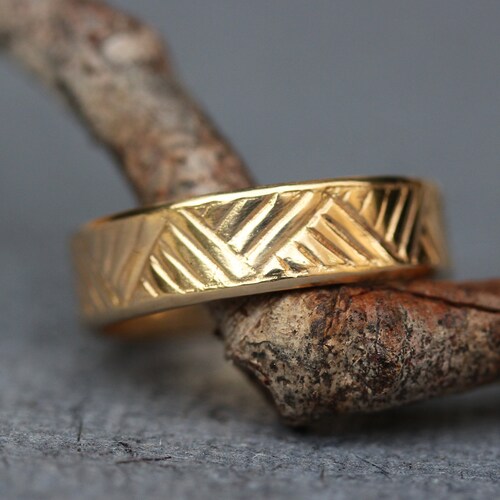 Rustic Gold Wedding Band 14K / 18K Solid Gold Wedding Band - Etsy