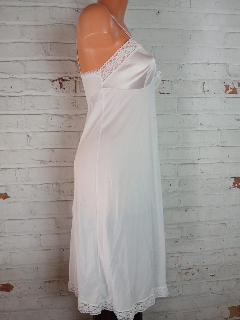 Vintage Full Slip 32 Vanity Fair White Lace Trim Antron III Nylon ...