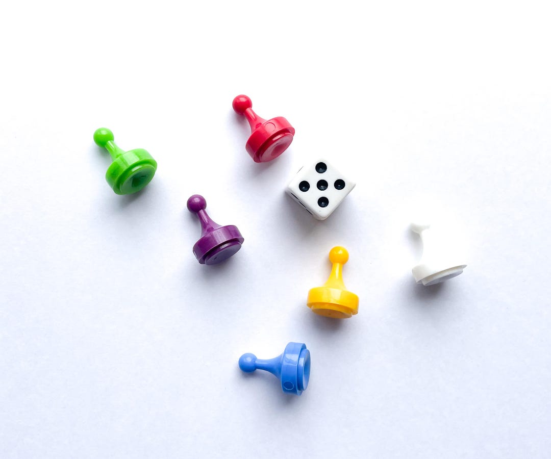 Vintage Clue Game Tokens Set of 5 and Die | Complete Set | Vintage Clue ...