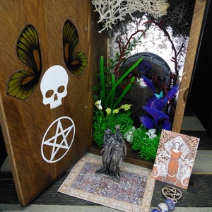 Mini Shrine Travel Shrine Honoring Hecate Dark Goddess Pagan Wicca #002 ...