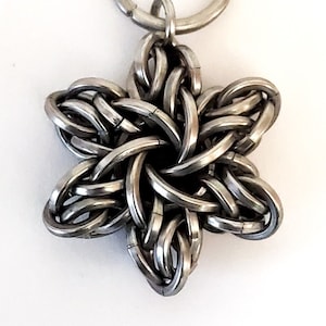 Tutorial for Scylla Stars Chain Maille Pendants by Brilliant Twisted ...