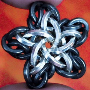 Tutorial for Scylla Stars Chain Maille Pendants by Brilliant Twisted ...