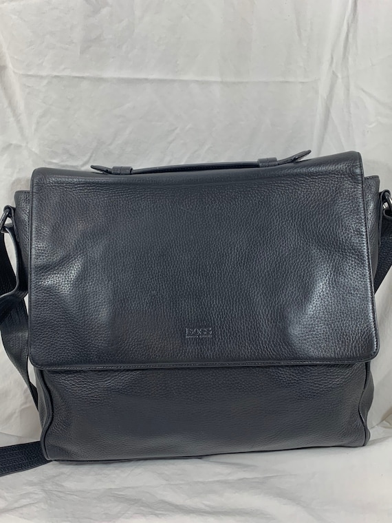 Hugo boss messenger bag leather store