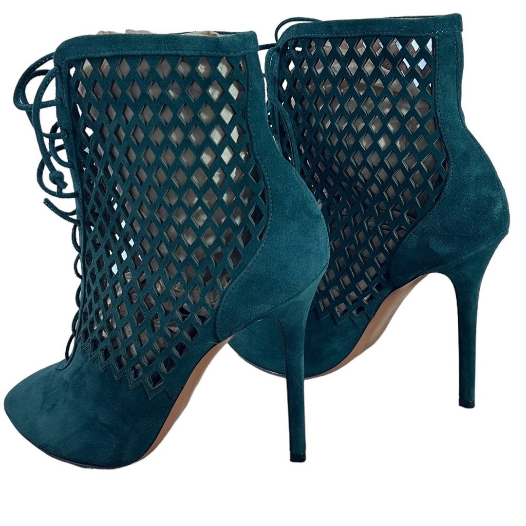 Classic Ladies ALAÏA Green Suede Lace up Laser Cut Chamois Booties 38 7 ...