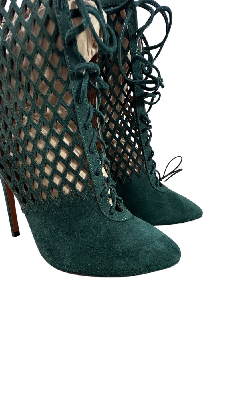 Classic Ladies ALAÏA Green Suede Lace up Laser Cut Chamois Booties 38 7 ...