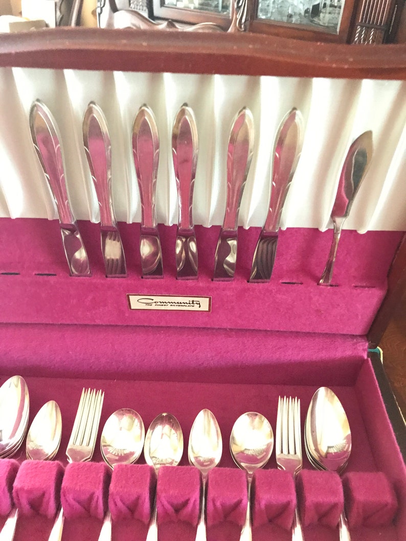 32 Pc Flatware W/ Wood Box, Total Heirloom REVERIE Pattern Community ...