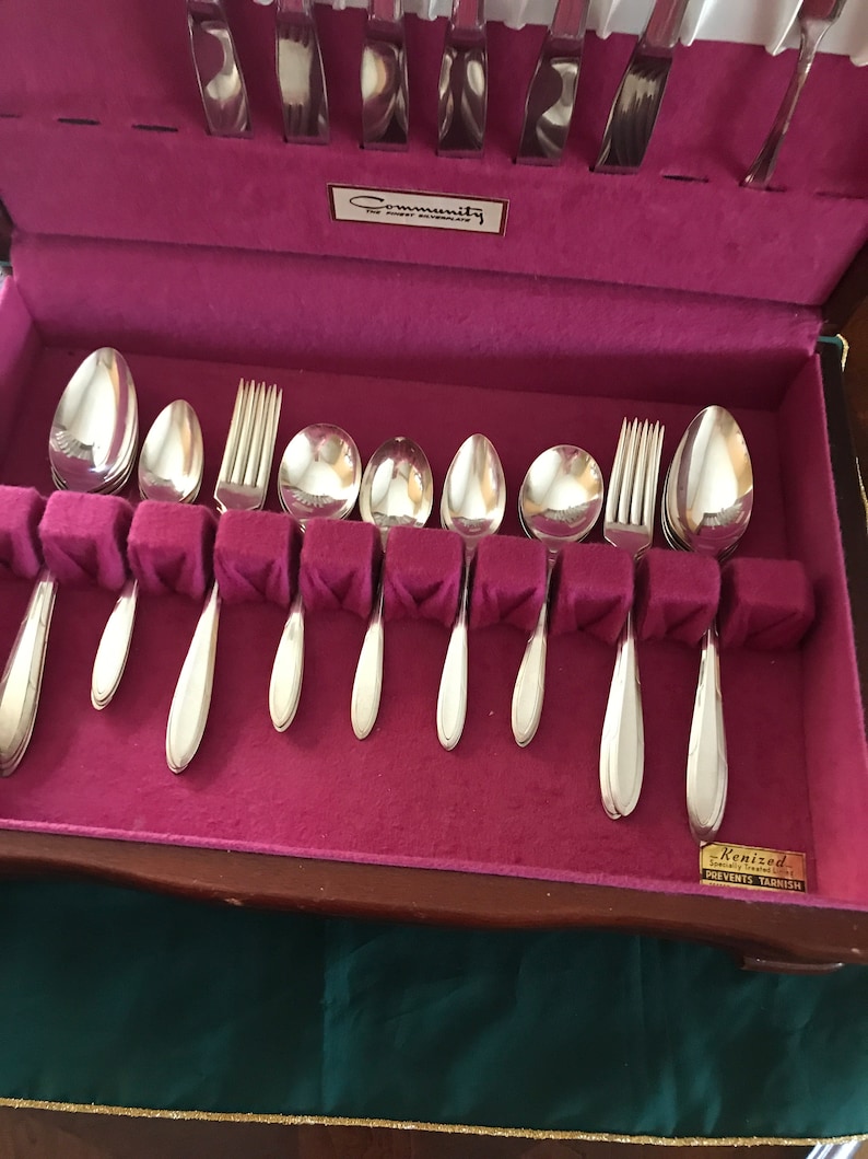 32 Pc Flatware W/ Wood Box, Total Heirloom REVERIE Pattern Community ...