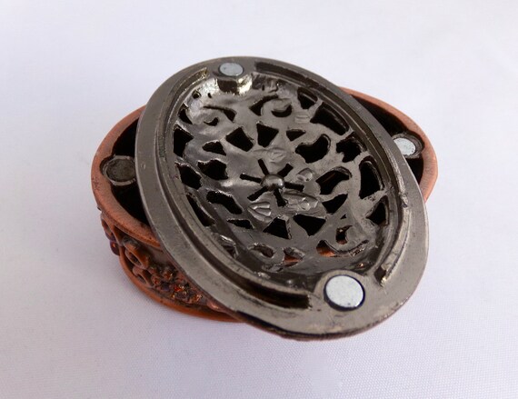 Decorative Filigree Metal Box - Vintage Trinket or Je… - Gem