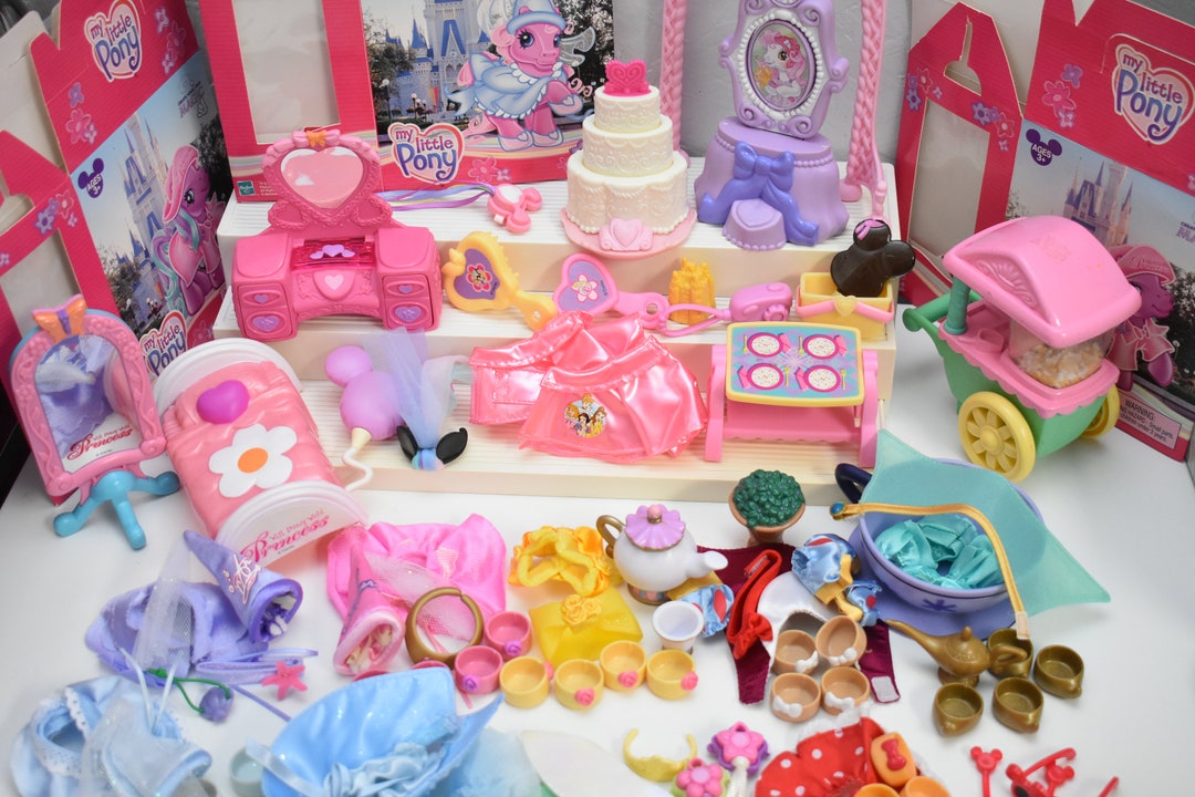 My Little Pony Disney Build a Pony Outfits and Accessories Belle, Ariel ...