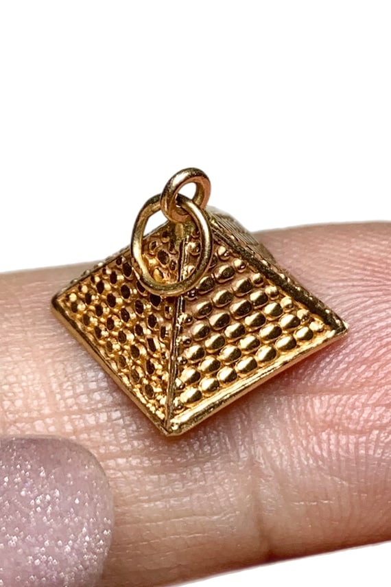 vintage 14k gold pyramid - Gem