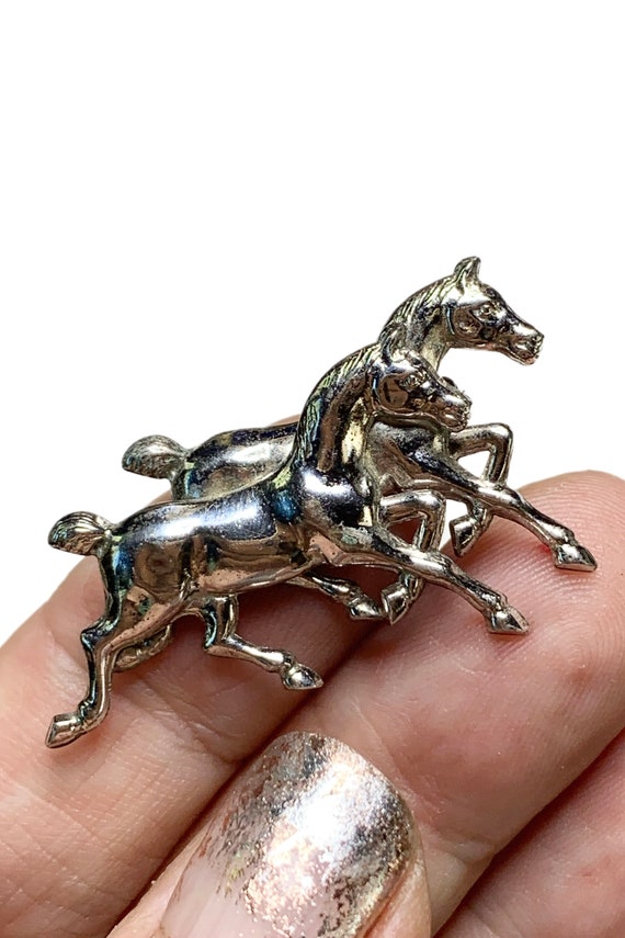 signed silver brooch pin - Gem