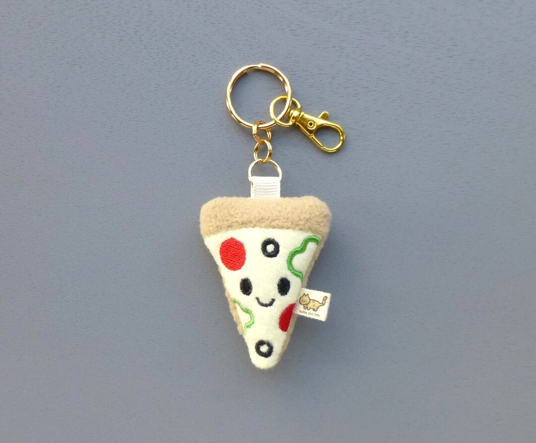 Pizza Keychain: Pepperoni, Olives & Green Peppers pale Yellow Colored ...